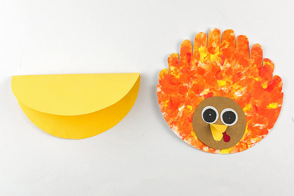 Fun finger-painted Turkey Thanksgiving Craft for Preschoolers & Toddlers