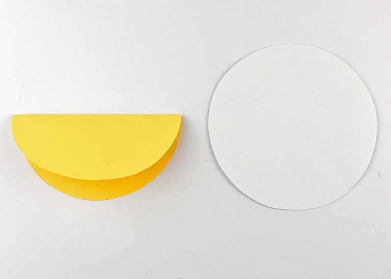 Fun finger-painted Turkey Thanksgiving Craft for Preschoolers & Toddlers