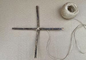 Simple + Cute Popsicle Stick Spiders with Natural Spider Web for Kids ...