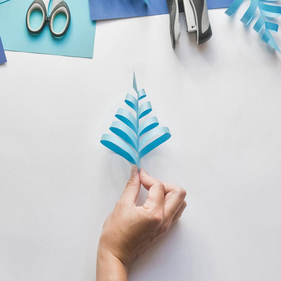 3D Paper Snowflake Craft To Create Winter Wonderland Decor