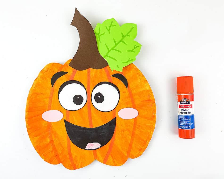 How to Make An Adorable Paper Plate Pumpkin Craft With Kids
