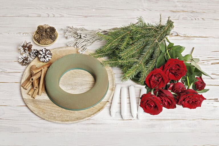 Beautiful DIY Traditional Christmas Advent Wreath with Red Roses and ...