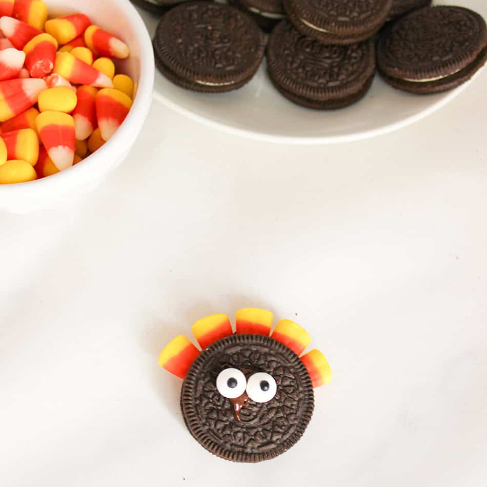 Adorable Oreo Turkey Cookies That Will Gobble Up All the Compliments!